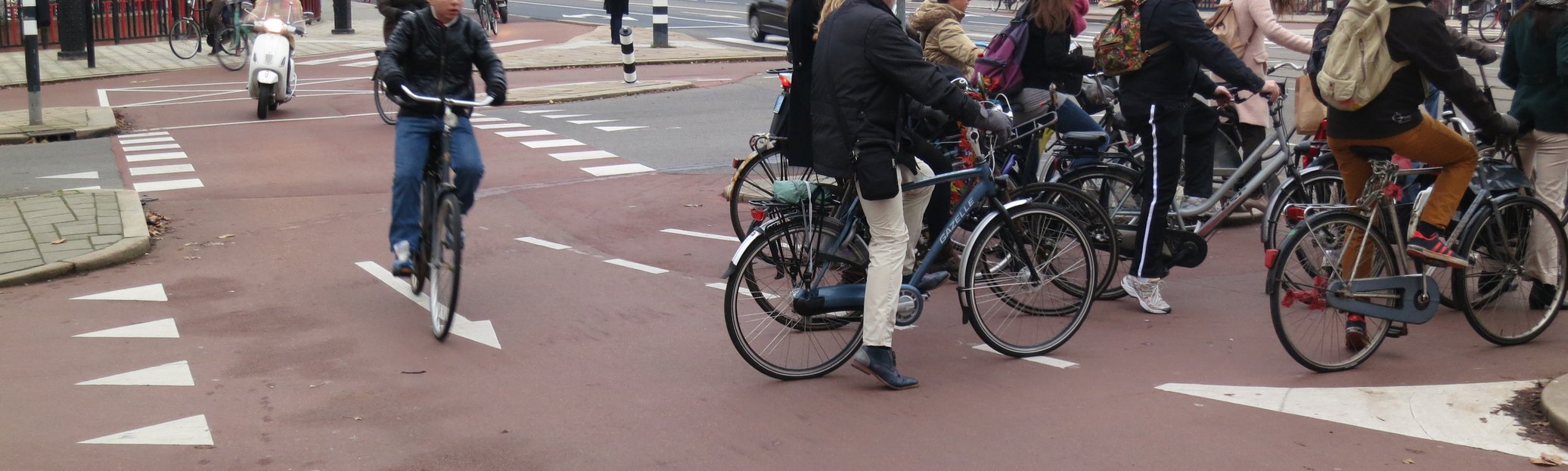 Car space turned into cycle space on Berlagebridge - AMSTERDAM Bike City