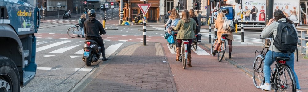 Mopeds nearly took over the bicycle paths - AMSTERDAM Bike City