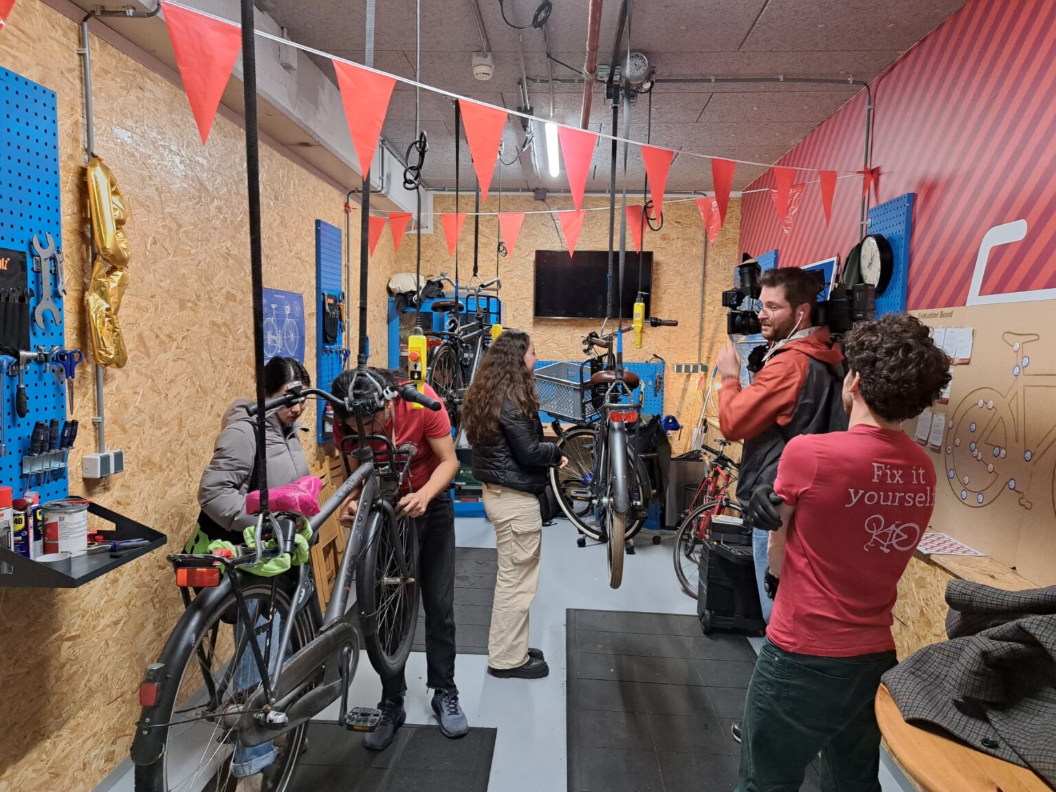 Learn to fix your bicycle yourself in the Bike Kitchen - AMSTERDAM Bike ...