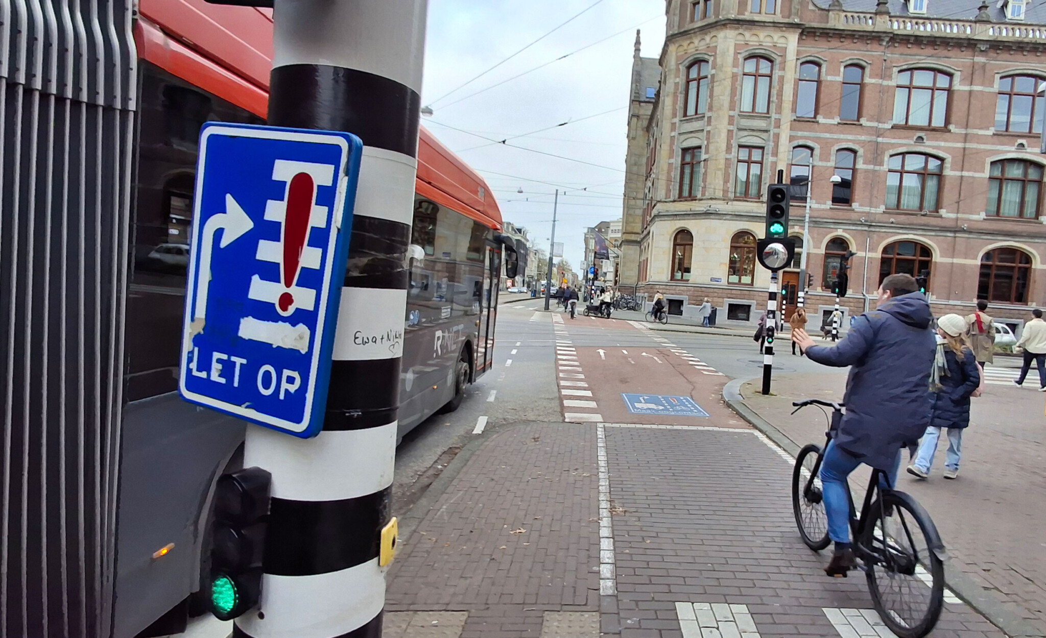 Measures to prevent blind spot collisions at intersections in Amsterdam ...