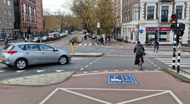 Measures to prevent blind spot collisions at intersections in Amsterdam ...